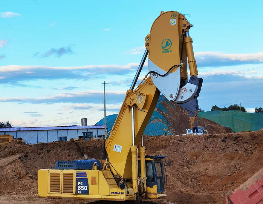 China Komatsu 650 excavator equipped kaiyuanzhichuang Rock Arm ...