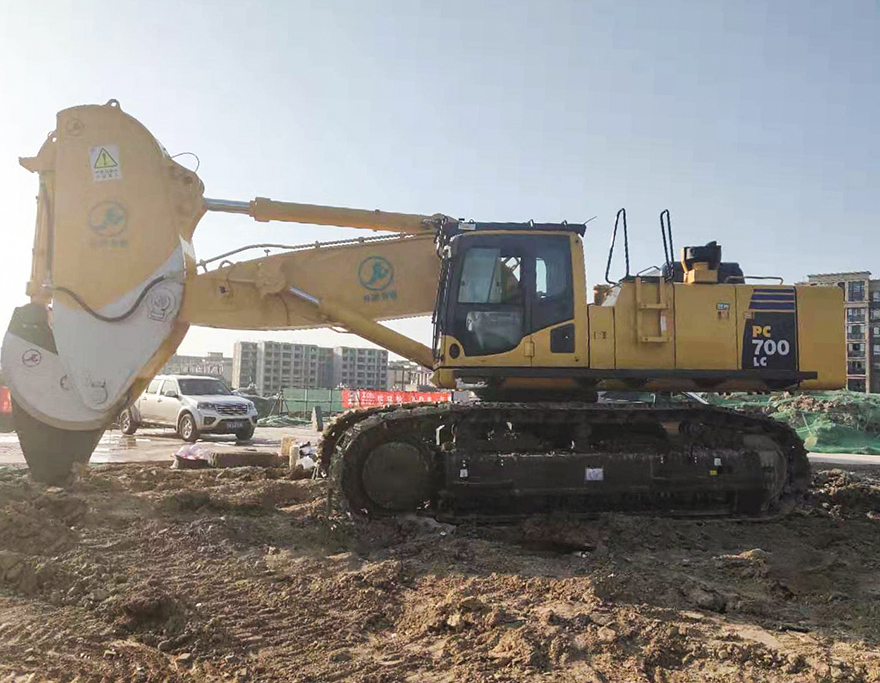 China Komatsu 700 excavator equipped kaiyuanzhichuang Rock Arm ...