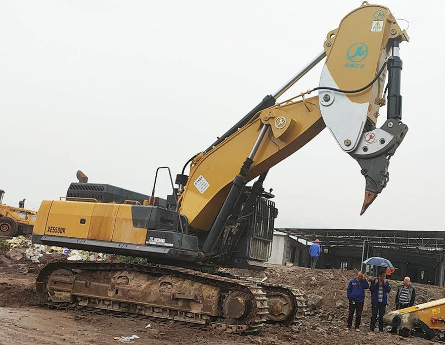 China XCMG 550 excavator equipped kaiyuanzhichuang Rock Arm ...