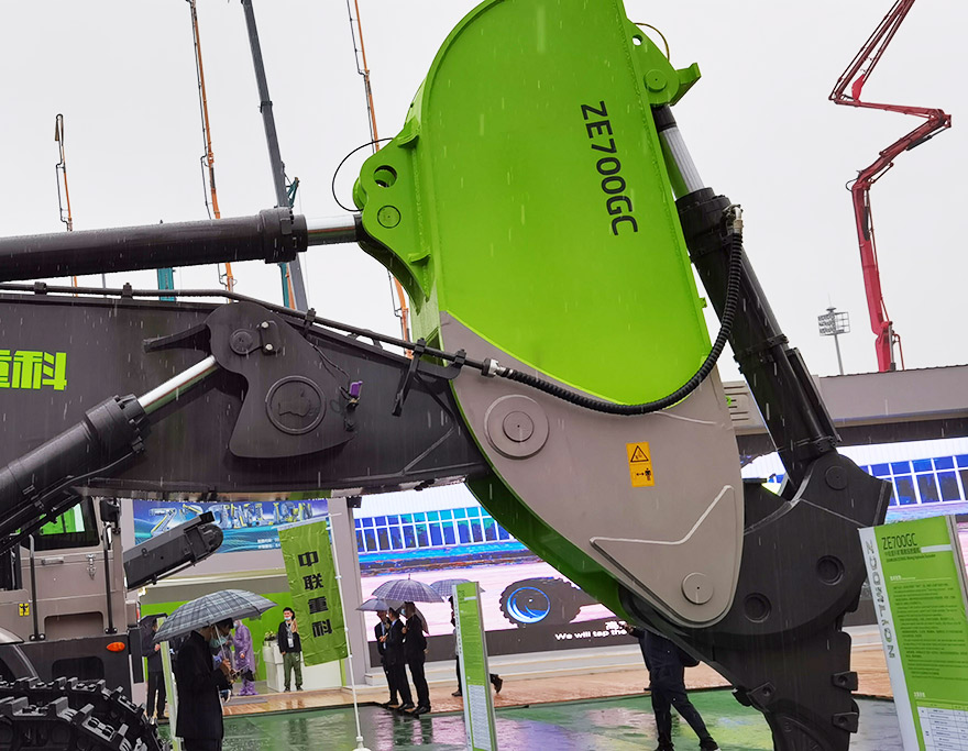 China ZOOMLION’s 700 excavator equipped kaiyuanzhichuang Rock Arm ...